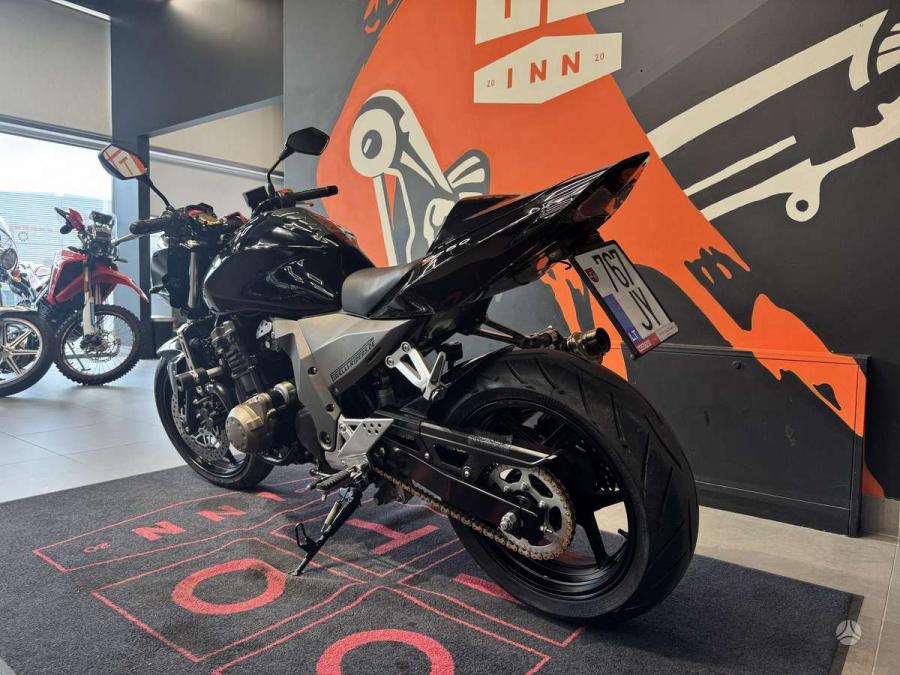 Black Kawasaki Z 2005 in Vilnius, with an engine capacity of 0.75 L and mileage of 31 thousand km for 2999 €, photo 4 on AUTOMOTO.COM.LV