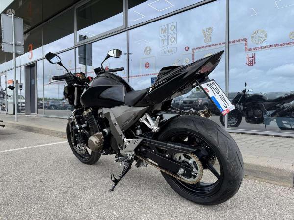 Black Kawasaki Z 2005 in Vilnius, with an engine capacity of 0.75 L and mileage of 31 thousand km for 2999 €, photo 6 on AUTOMOTO.COM.LV