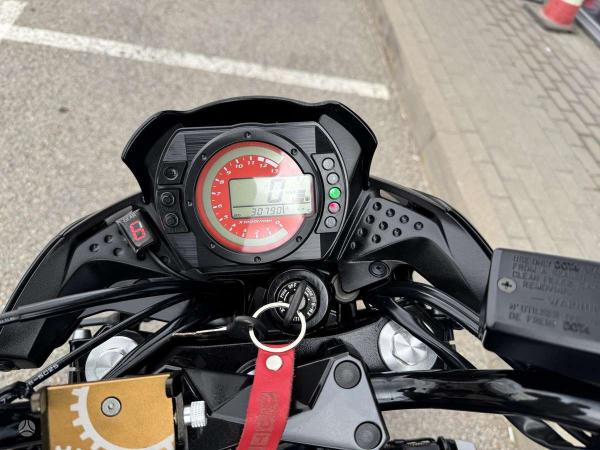 Black Kawasaki Z 2005 in Vilnius, with an engine capacity of 0.75 L and mileage of 31 thousand km for 2999 €, photo 10 on AUTOMOTO.COM.LV