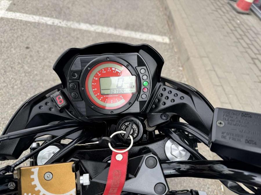 Black Kawasaki Z 2005 in Vilnius, with an engine capacity of 0.75 L and mileage of 31 thousand km for 2999 €, photo 11 on AUTOMOTO.COM.LV