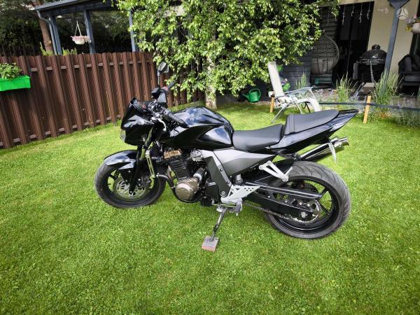 Black Kawasaki Z 2005 in Vilnius, with an engine capacity of 0.75 L and mileage of 17 thousand km for 2999 €, photo 1 on AUTOMOTO.COM.LV