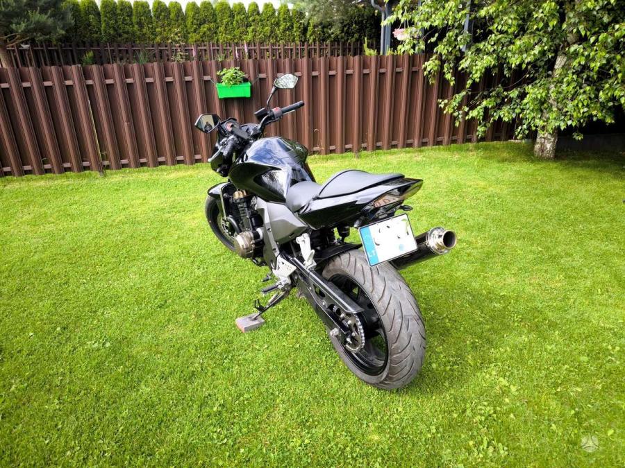 Черный Кавасаки Z 2005 в Вильнюс, объемом двигателя 0.75 л и пробегом 17 тыс. км за 2999 €, фото 5 на AUTOMOTO.COM.LV