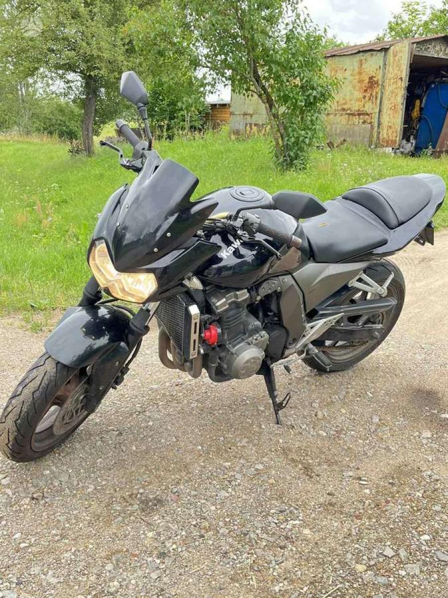 Черный Кавасаки Z 2005 в Вильнюс, объемом двигателя 0.75 л и пробегом 57 тыс. км за 2600 €, фото 1 на AUTOMOTO.COM.LV