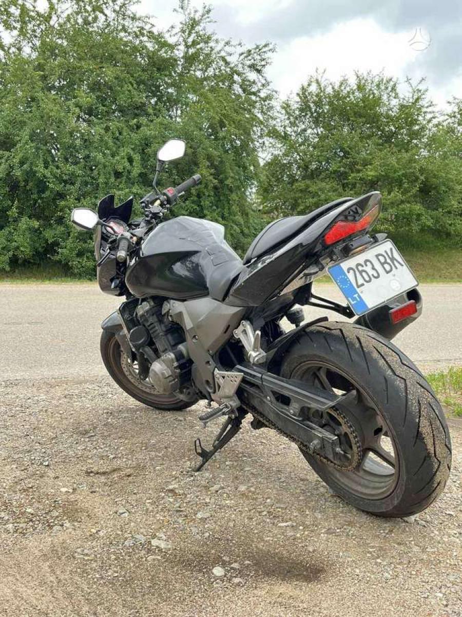 Черный Кавасаки Z 2005 в Вильнюс, объемом двигателя 0.75 л и пробегом 57 тыс. км за 2600 €, фото 4 на AUTOMOTO.COM.LV
