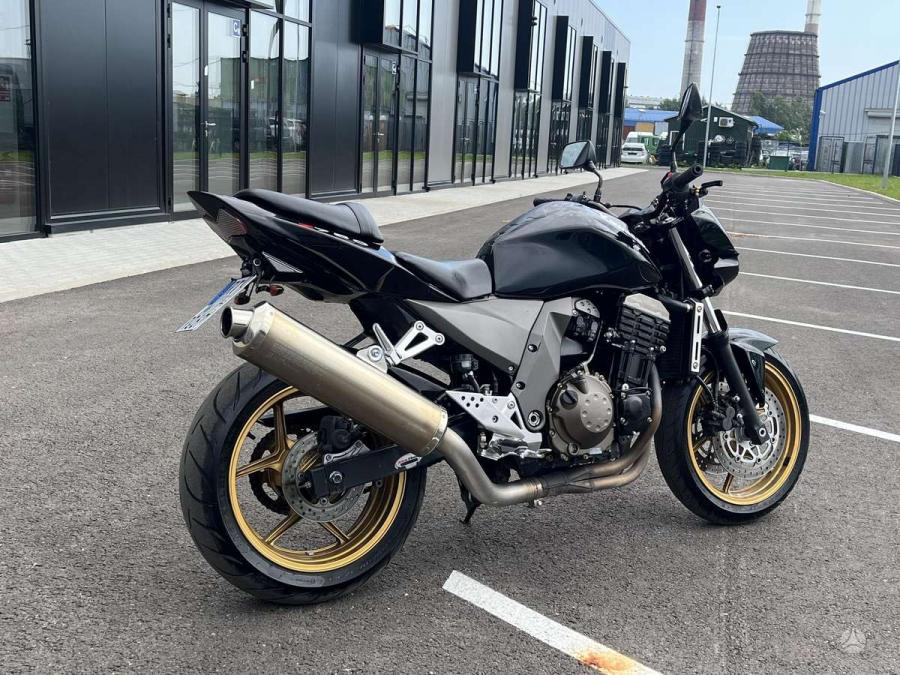 Черный Кавасаки Z 2005 в Каунас, объемом двигателя 0.75 л и пробегом 32 тыс. км за 2300 €, фото 3 на AUTOMOTO.COM.LV