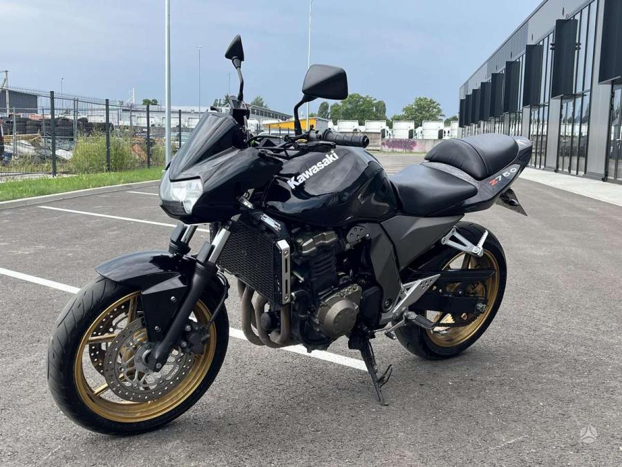Черный Кавасаки Z 2005 в Каунас, объемом двигателя 0.75 л и пробегом 32 тыс. км за 2300 €, фото 5 на AUTOMOTO.COM.LV
