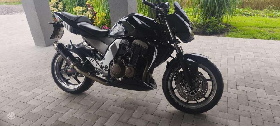 Черный Кавасаки Z 2005 в Пренай, объемом двигателя 0.75 л и пробегом 55 тыс. км за 2700 €, фото 1 на AUTOMOTO.COM.LV