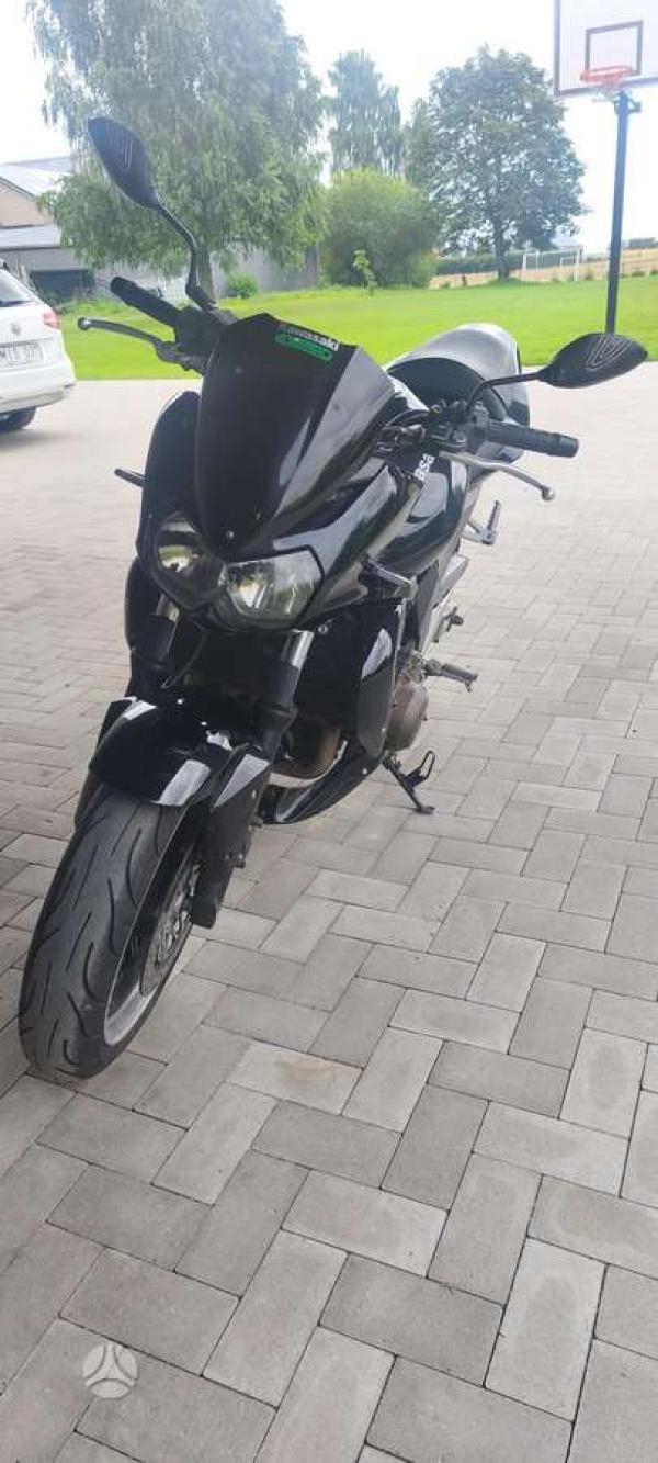 Черный Кавасаки Z 2005 в Пренай, объемом двигателя 0.75 л и пробегом 55 тыс. км за 2700 €, фото 3 на AUTOMOTO.COM.LV