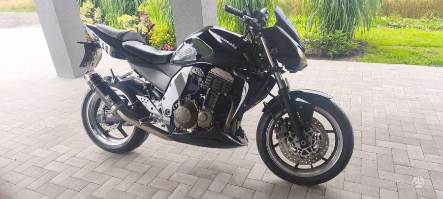 Черный Кавасаки Z 2005 в Пренай, объемом двигателя 0.75 л и пробегом 55 тыс. км за 2700 €, фото 5 на AUTOMOTO.COM.LV