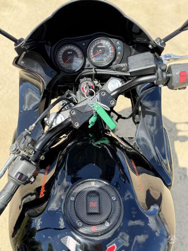 Black Kawasaki Z 2005 in Mazeikiai, with an engine capacity of 0.75 L and mileage of 49 thousand km for 2600 €, photo 9 on AUTOMOTO.COM.LV
