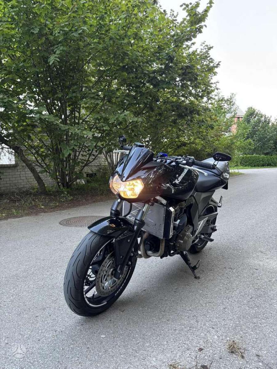 Melns Kawasaki Z 2005 Druskininkai, ar dzinēja tilpumu 0.75 L un nobraukumu 36 tūkst. km par 3350 €, foto 3 vietnē AUTOMOTO.COM.LV