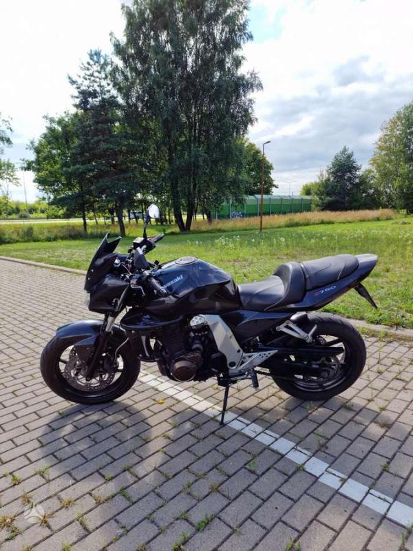 Black Kawasaki Z 2005 in Vilnius, with an engine capacity of 0.75 L and mileage of 58 thousand km for 2600 €, photo 3 on AUTOMOTO.COM.LV