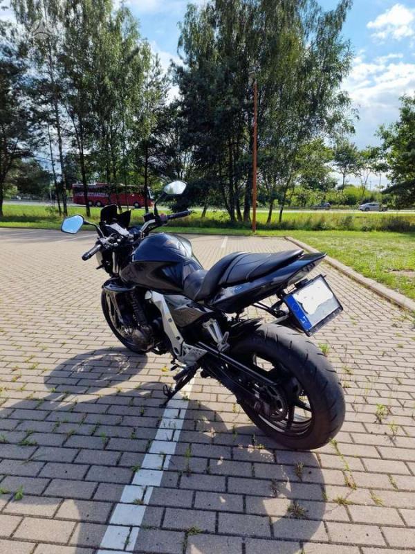 Black Kawasaki Z 2005 in Vilnius, with an engine capacity of 0.75 L and mileage of 58 thousand km for 2600 €, photo 4 on AUTOMOTO.COM.LV
