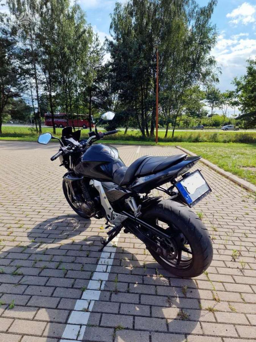 Black Kawasaki Z 2005 in Vilnius, with an engine capacity of 0.75 L and mileage of 58 thousand km for 2600 €, photo 5 on AUTOMOTO.COM.LV