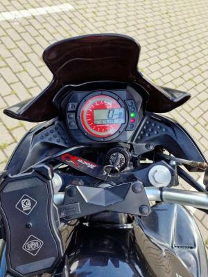 Black Kawasaki Z 2005 in Vilnius, with an engine capacity of 0.75 L and mileage of 58 thousand km for 2600 €, photo 12 on AUTOMOTO.COM.LV
