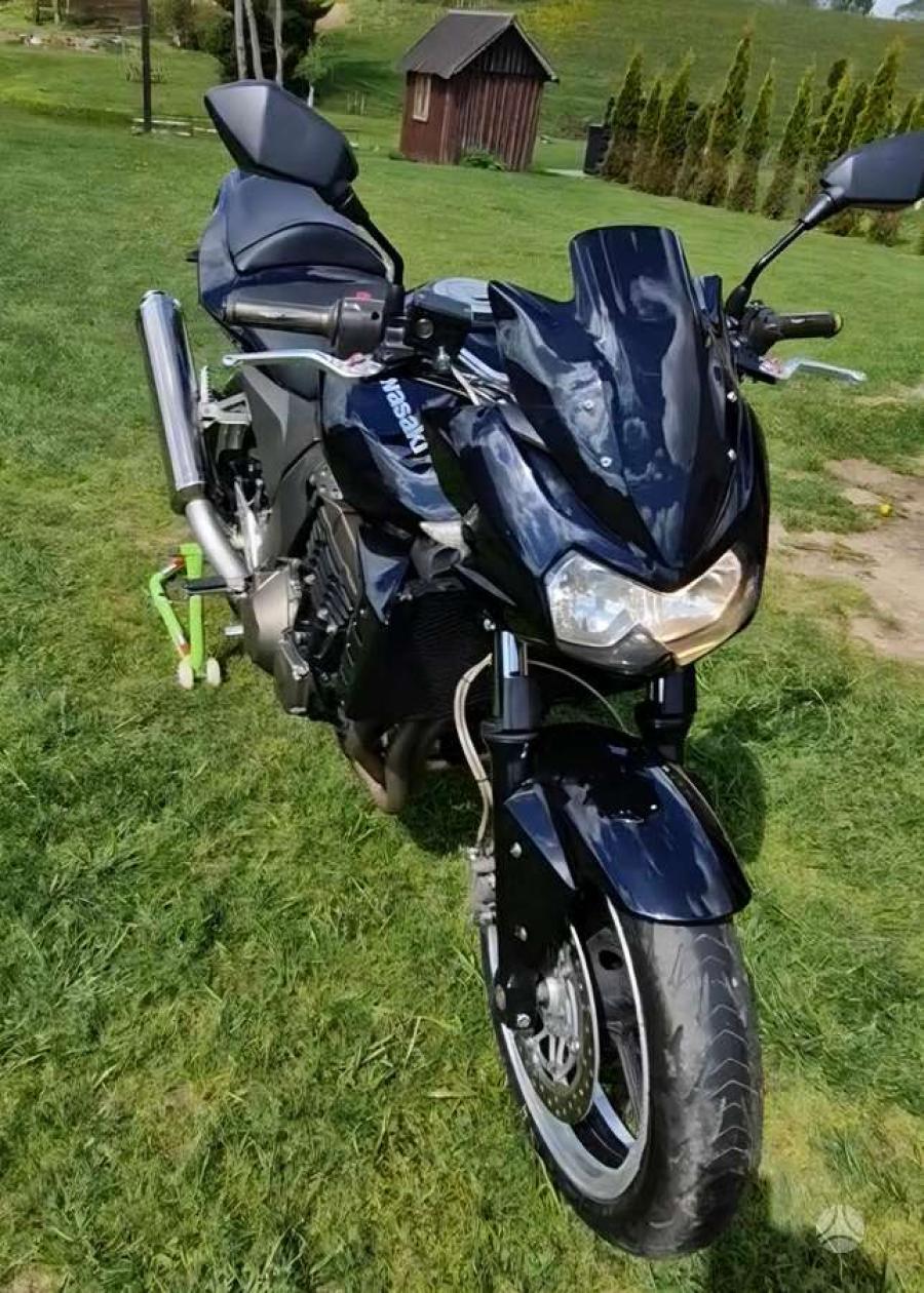 Black Kawasaki Z 2005 in Kelme, with an engine capacity of 0.75 L and mileage of 36 thousand km for 2500 €, photo 1 on AUTOMOTO.COM.LV