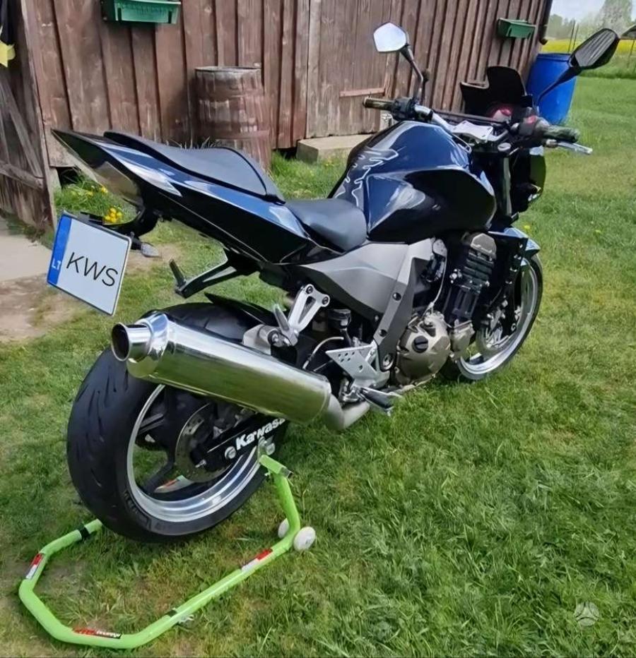Black Kawasaki Z 2005 in Kelme, with an engine capacity of 0.75 L and mileage of 36 thousand km for 2500 €, photo 3 on AUTOMOTO.COM.LV