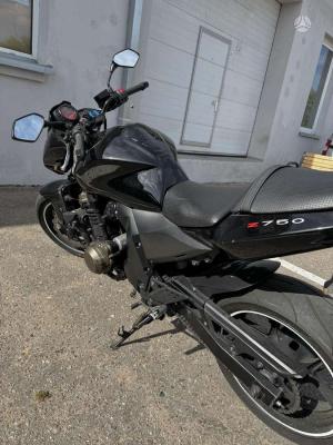 Melns Kawasaki Z 2006 Kauņa, ar dzinēja tilpumu 0.75 L un nobraukumu 33 tūkst. km par 2250 €, foto 9 vietnē AUTOMOTO.COM.LV