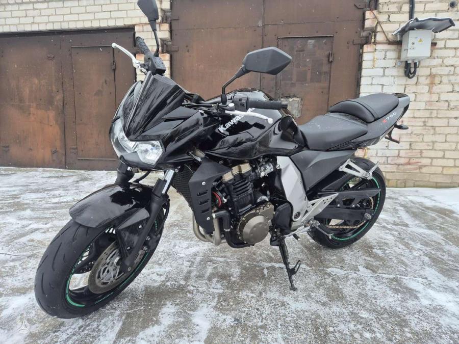 Melns Kawasaki Z 2006 Alīta, ar dzinēja tilpumu 0.75 L un nobraukumu 38 tūkst. km par 2890 €, foto 2 vietnē AUTOMOTO.COM.LV