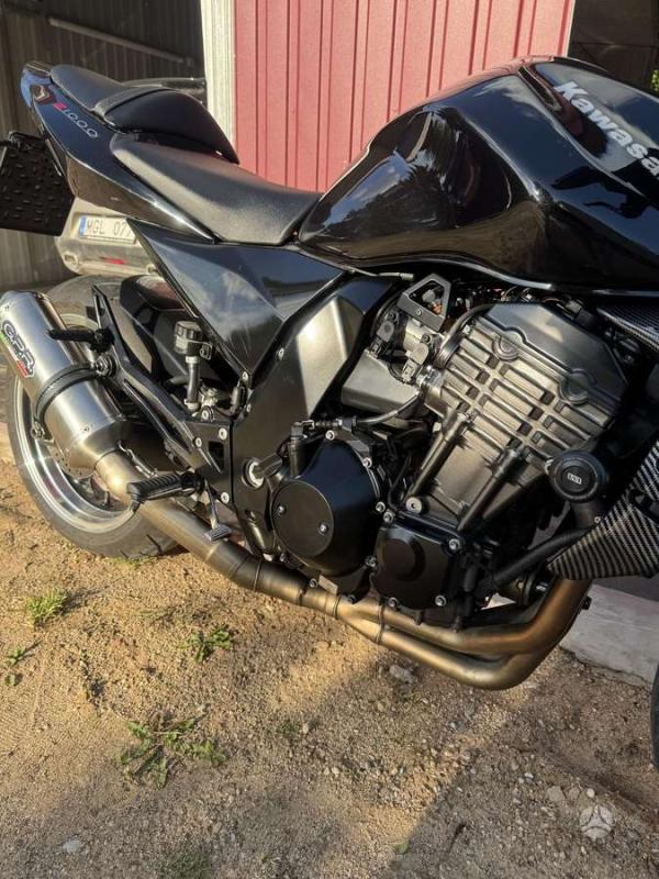 Черный Кавасаки Z 2006 в Ширвинтос, объемом двигателя 1.00 л и пробегом 34 тыс. км за 4000 €, фото 6 на AUTOMOTO.COM.LV