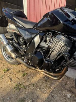 Черный Кавасаки Z 2006 в Ширвинтос, объемом двигателя 1.00 л и пробегом 34 тыс. км за 4000 €, фото 7 на AUTOMOTO.COM.LV