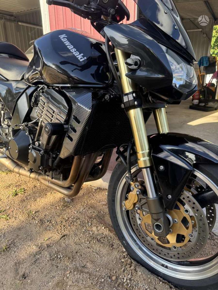 Черный Кавасаки Z 2006 в Ширвинтос, объемом двигателя 1.00 л и пробегом 34 тыс. км за 4000 €, фото 8 на AUTOMOTO.COM.LV