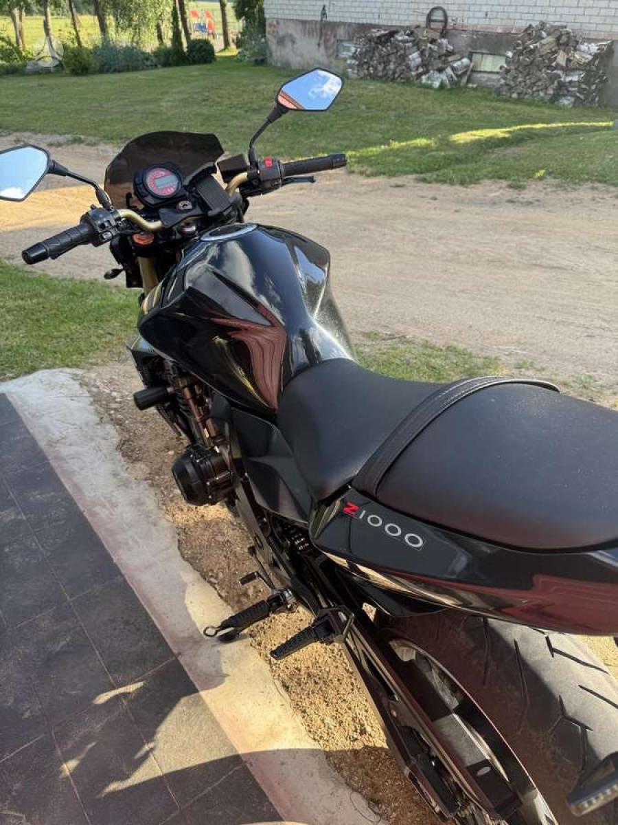 Черный Кавасаки Z 2006 в Ширвинтос, объемом двигателя 1.00 л и пробегом 34 тыс. км за 4000 €, фото 14 на AUTOMOTO.COM.LV