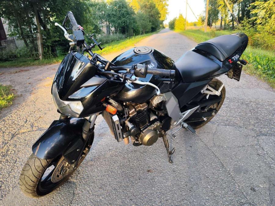 Black Kawasaki Z 2006 in Kedainiai, with an engine capacity of 0.75 L and mileage of 30 thousand km for 1850 €, photo 3 on AUTOMOTO.COM.LV