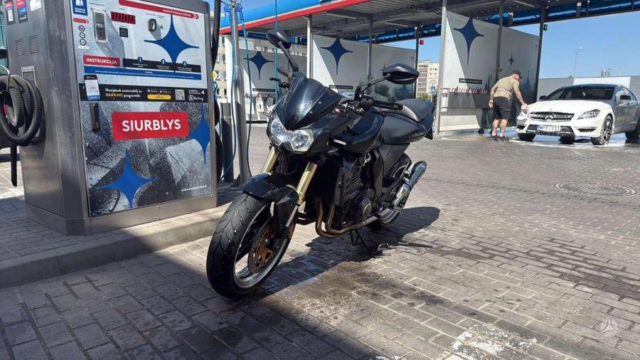 Черный Кавасаки Z 2006 в Вильнюс, объемом двигателя 1.00 л и пробегом 47 тыс. км за 3000 €, фото 4 на AUTOMOTO.COM.LV