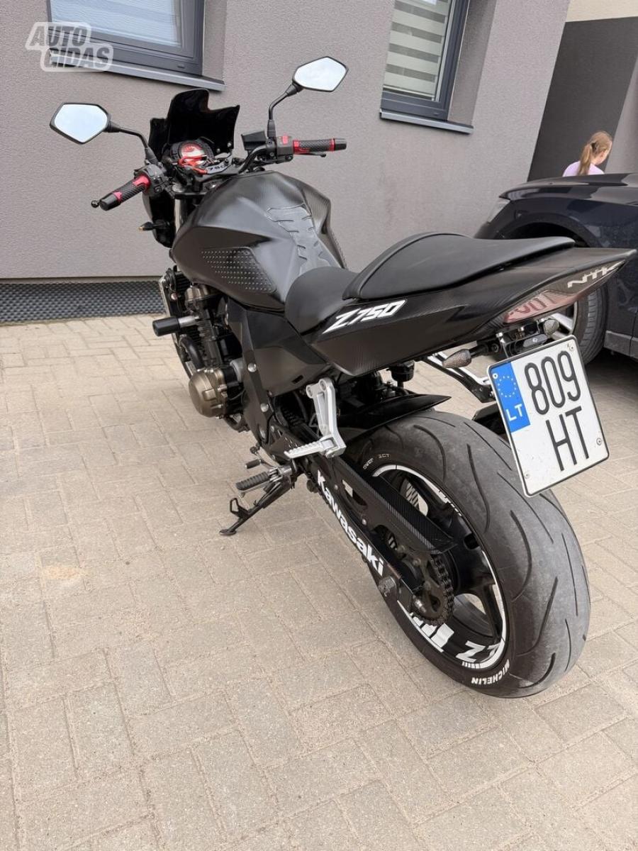 Melns Kawasaki Z 2006 Kauņa, ar dzinēja tilpumu 0.75 L un nobraukumu 43 tūkst. km par 3100 €, foto 1 vietnē AUTOMOTO.COM.LV