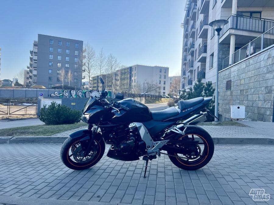 Melns Kawasaki Z 2007 Viļņa, ar dzinēja tilpumu 0.75 L un nobraukumu 43 tūkst. km par 2600 €, foto 6 vietnē AUTOMOTO.COM.LV