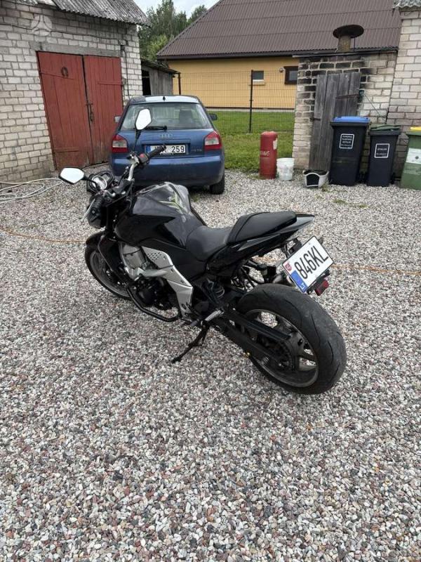 Черный Кавасаки Z 2007 в Юрбаркас, объемом двигателя 0.75 л и пробегом 39 тыс. км за 2550 €, фото 3 на AUTOMOTO.COM.LV