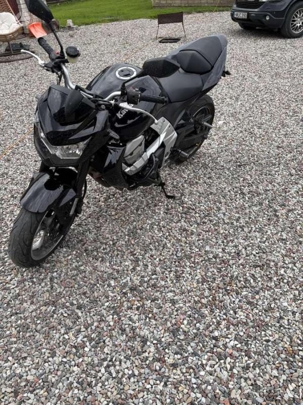 Черный Кавасаки Z 2007 в Юрбаркас, объемом двигателя 0.75 л и пробегом 39 тыс. км за 2550 €, фото 9 на AUTOMOTO.COM.LV