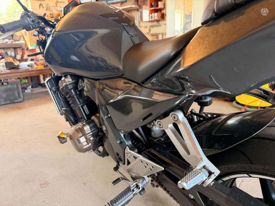 Black Kawasaki Z 2007 in Siauliai, with an engine capacity of 0.75 L and mileage of 22 thousand km for 1500 €, photo 4 on AUTOMOTO.COM.LV