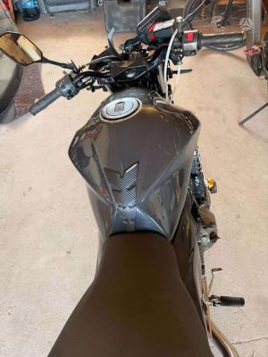 Black Kawasaki Z 2007 in Siauliai, with an engine capacity of 0.75 L and mileage of 22 thousand km for 1500 €, photo 7 on AUTOMOTO.COM.LV