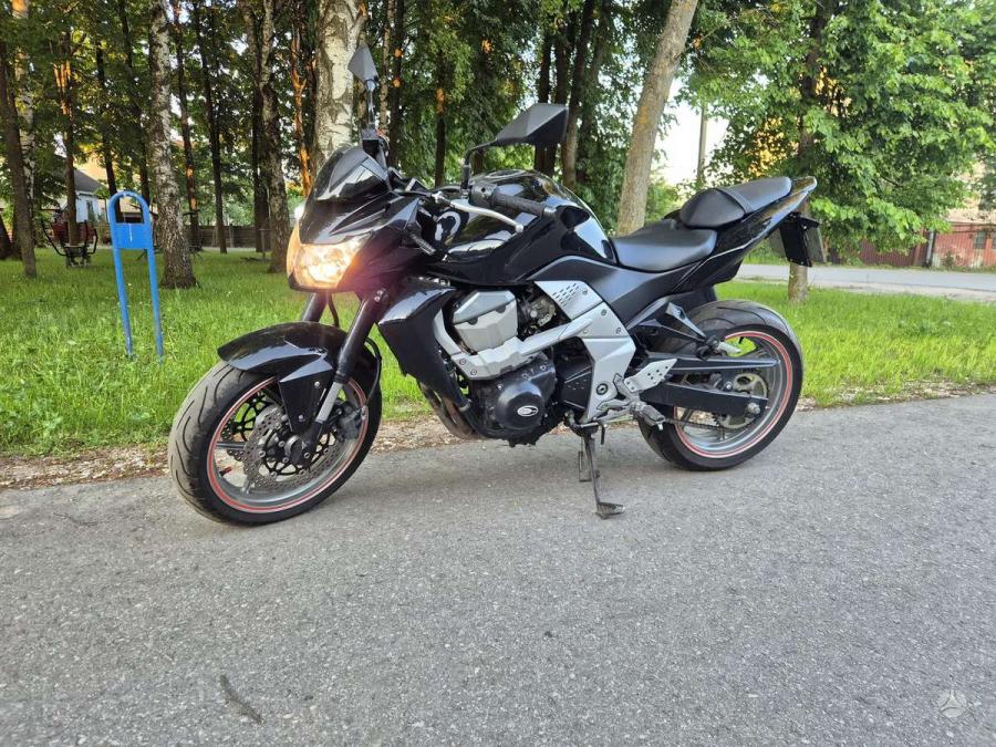 Black Kawasaki Z 2007 in Kaunas, with an engine capacity of 0.75 L and mileage of 30 thousand km for 3050 €, photo 1 on AUTOMOTO.COM.LV