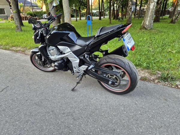 Black Kawasaki Z 2007 in Kaunas, with an engine capacity of 0.75 L and mileage of 30 thousand km for 3050 €, photo 2 on AUTOMOTO.COM.LV