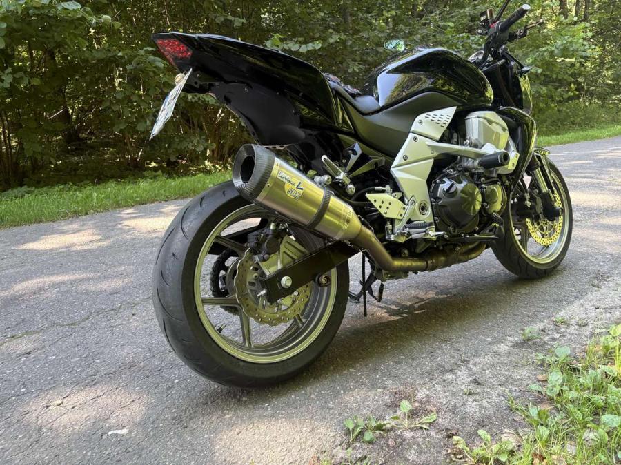 Black Kawasaki Z 2007 in Kaisiadorys, with an engine capacity of 0.75 L and mileage of 42 thousand km for 3550 €, photo 3 on AUTOMOTO.COM.LV