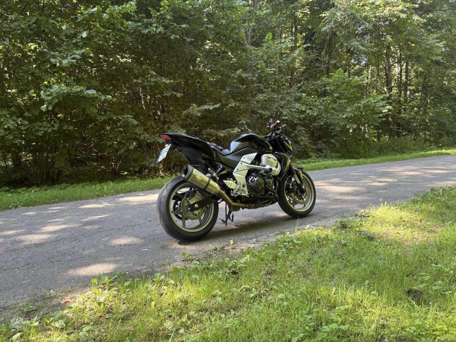 Black Kawasaki Z 2007 in Kaisiadorys, with an engine capacity of 0.75 L and mileage of 42 thousand km for 3550 €, photo 4 on AUTOMOTO.COM.LV