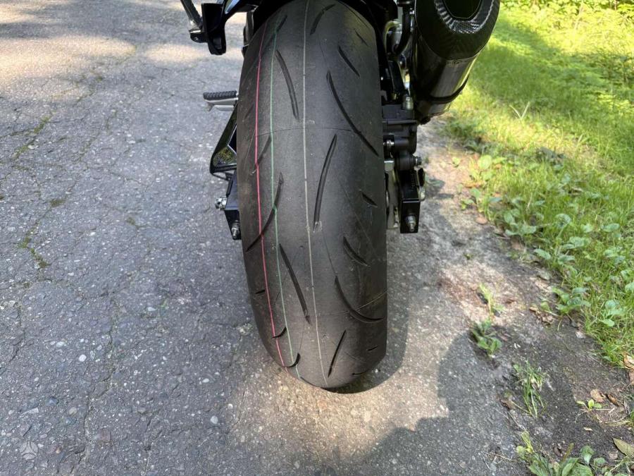 Black Kawasaki Z 2007 in Kaisiadorys, with an engine capacity of 0.75 L and mileage of 42 thousand km for 3550 €, photo 6 on AUTOMOTO.COM.LV