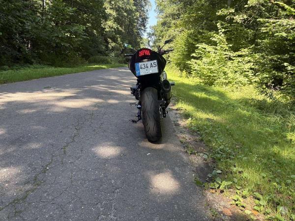 Black Kawasaki Z 2007 in Kaisiadorys, with an engine capacity of 0.75 L and mileage of 42 thousand km for 3550 €, photo 7 on AUTOMOTO.COM.LV