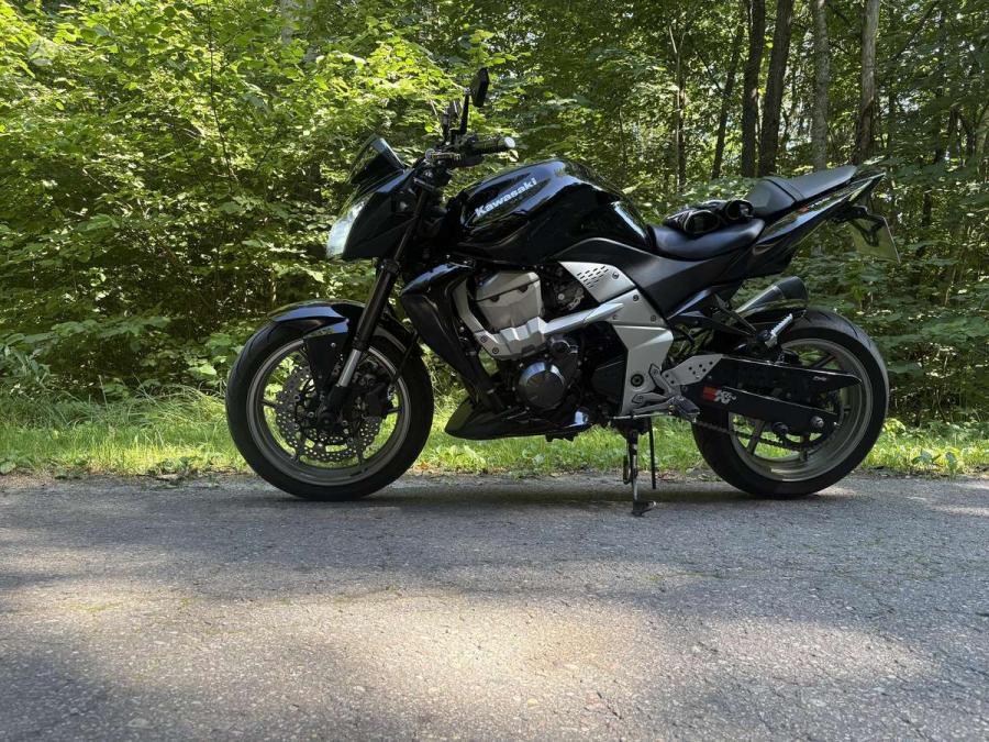 Black Kawasaki Z 2007 in Kaisiadorys, with an engine capacity of 0.75 L and mileage of 42 thousand km for 3550 €, photo 12 on AUTOMOTO.COM.LV