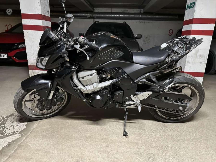 Black Kawasaki Z 2007 in Vilnius, with an engine capacity of 0.75 L and mileage of 29 thousand km for 2500 €, photo 1 on AUTOMOTO.COM.LV