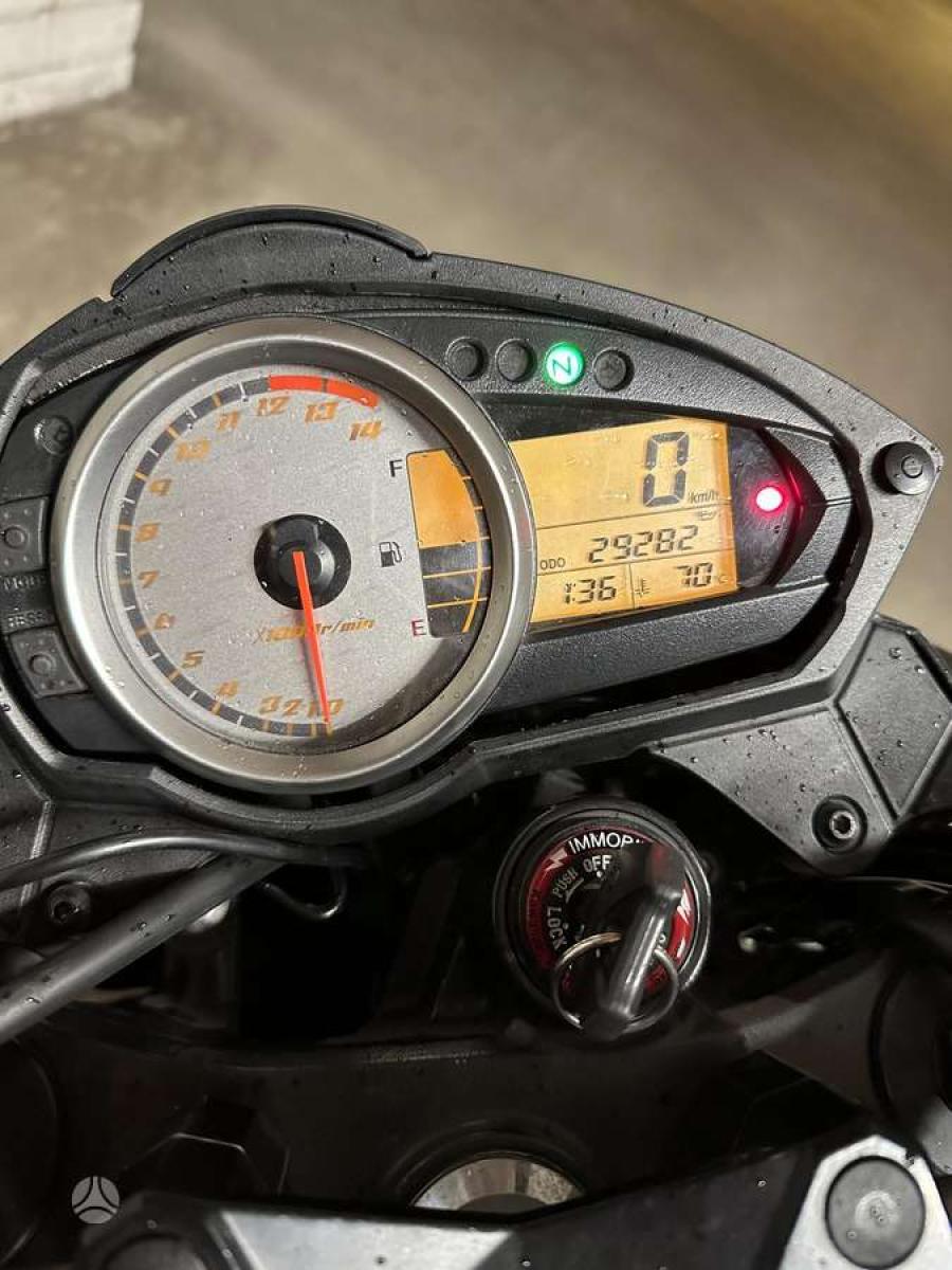 Black Kawasaki Z 2007 in Vilnius, with an engine capacity of 0.75 L and mileage of 29 thousand km for 2500 €, photo 4 on AUTOMOTO.COM.LV