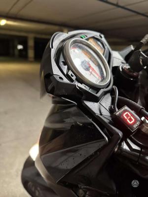 Black Kawasaki Z 2007 in Vilnius, with an engine capacity of 0.75 L and mileage of 29 thousand km for 2500 €, photo 5 on AUTOMOTO.COM.LV