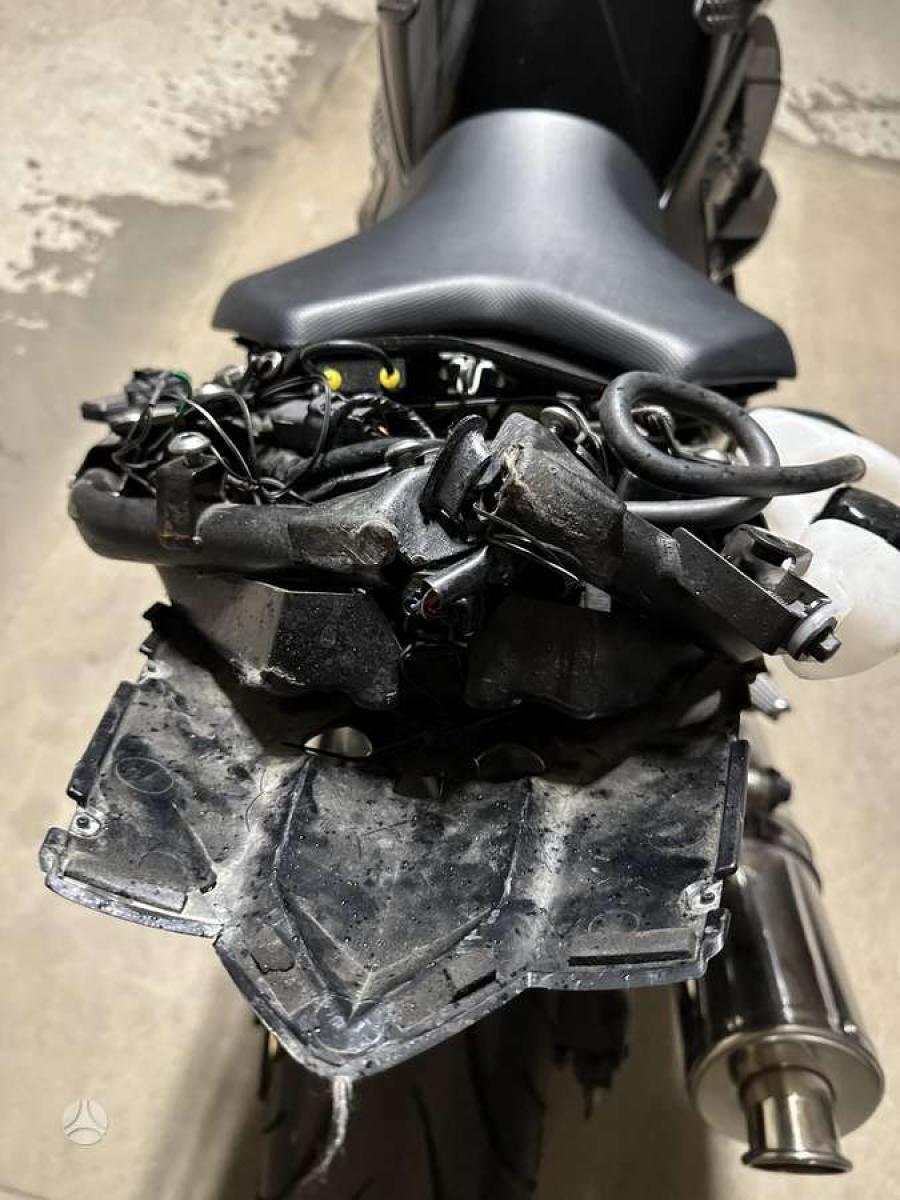 Black Kawasaki Z 2007 in Vilnius, with an engine capacity of 0.75 L and mileage of 29 thousand km for 2500 €, photo 6 on AUTOMOTO.COM.LV