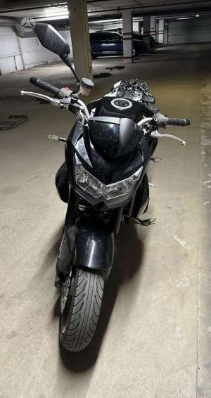 Black Kawasaki Z 2007 in Vilnius, with an engine capacity of 0.75 L and mileage of 29 thousand km for 2500 €, photo 8 on AUTOMOTO.COM.LV