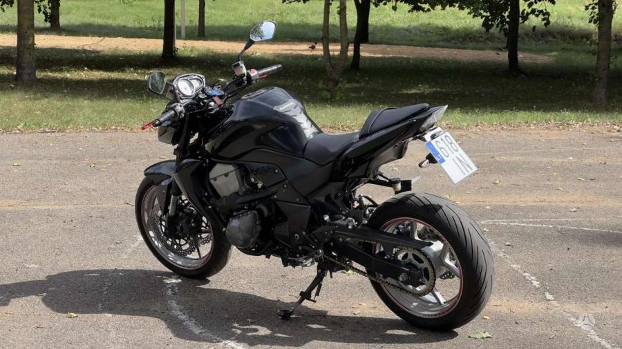 Black Kawasaki Z 2007 in Jonava, with an engine capacity of 0.75 L and mileage of 61 thousand km for 3300 €, photo 4 on AUTOMOTO.COM.LV