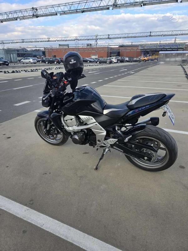 Black Kawasaki Z 2008 in Kaunas, with an engine capacity of 0.75 L and mileage of 43 thousand km for 2850 €, photo 2 on AUTOMOTO.COM.LV