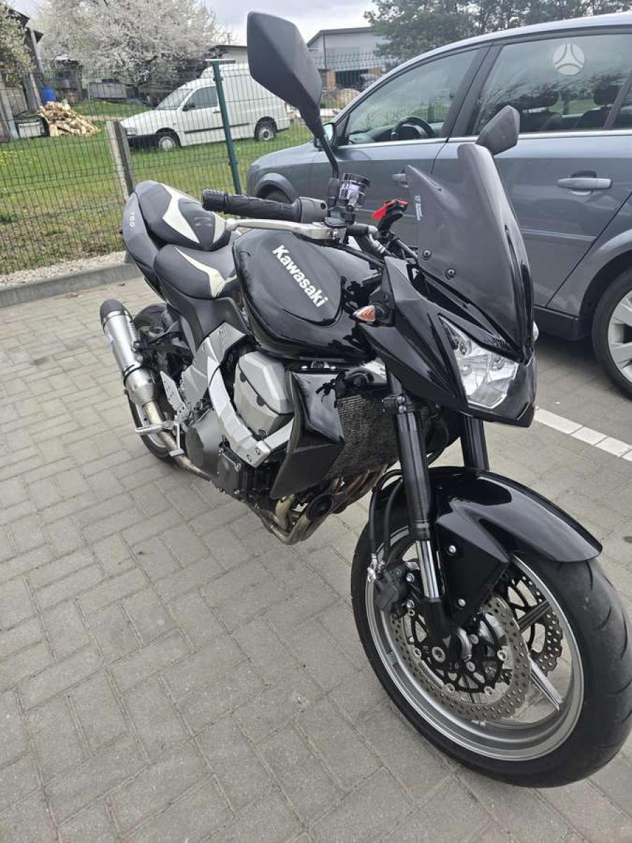 Черный Кавасаки Z 2008 в Каунас, объемом двигателя 0.75 л и пробегом 43 тыс. км за 2850 €, фото 4 на AUTOMOTO.COM.LV